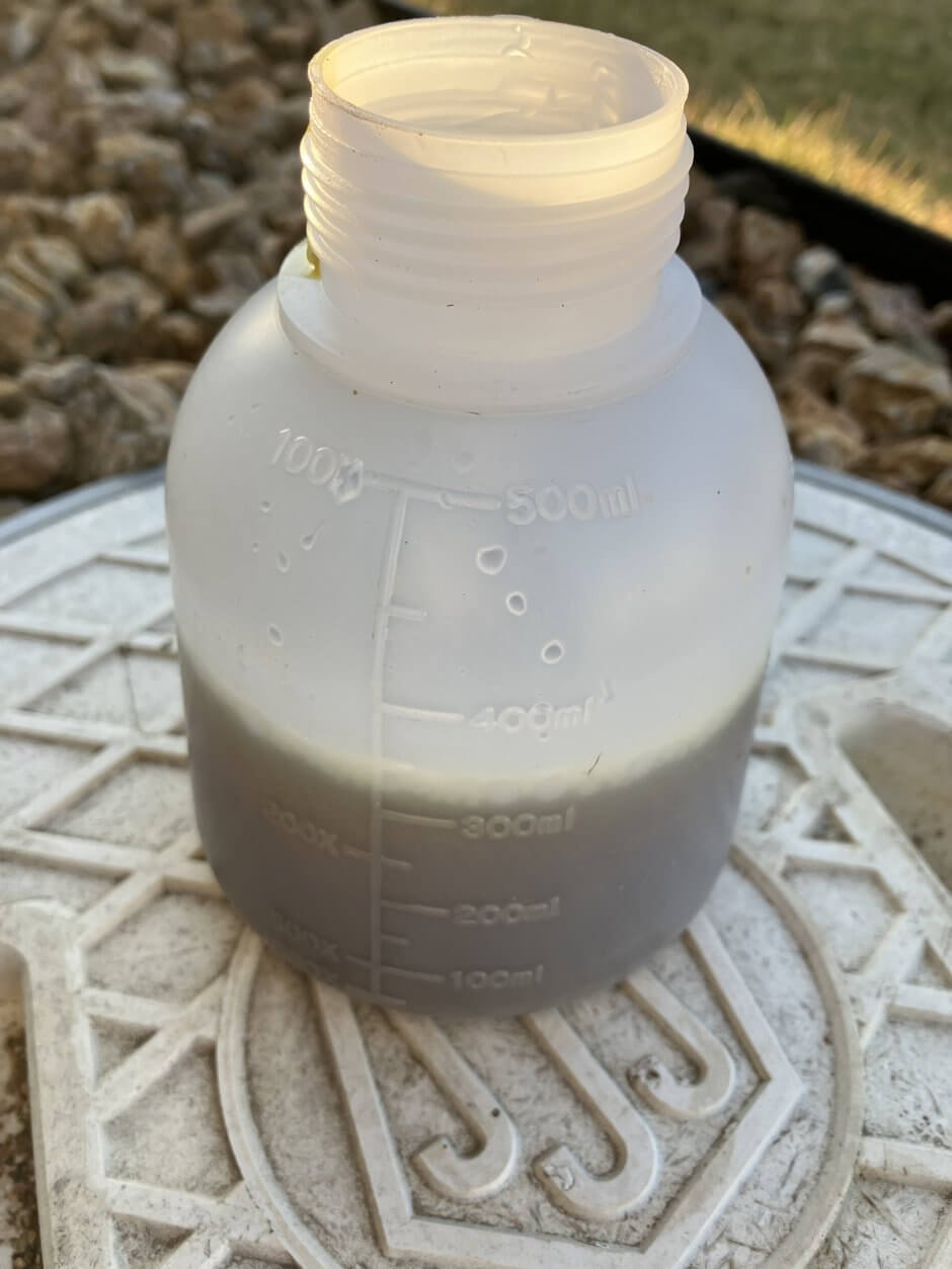 エアレーションとアルムグリーン散布①【芝活2023】 | SnowLeaf(スノーリーフ)